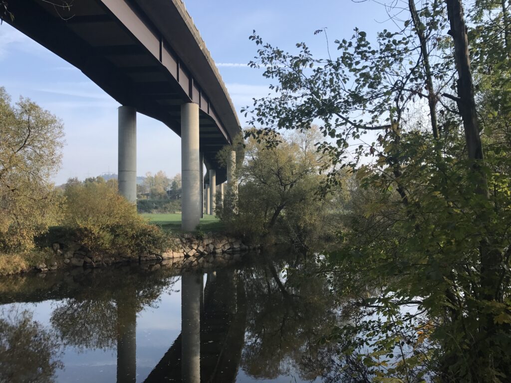 Shouldn't the road surface of the bridge on the B7 be renewed ...